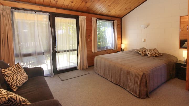 Orewa Motor Lodge - Superior 1 Bedroom - Waiwera