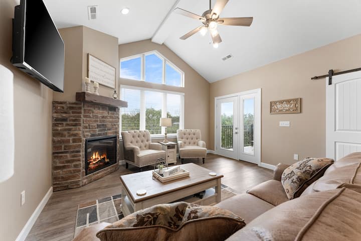 Spacious Retreat, Heart Of The City +Free Tickets! - Branson, MO