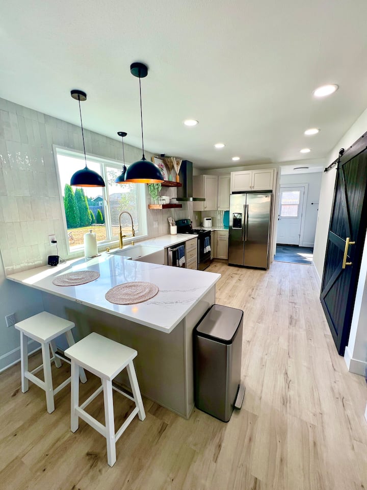 Work Friendly; Downtown Modern Farmhouse - 伊納姆克洛