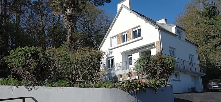 Les Pieds Dans L'eau, Vue Panoramique Sur La Mer - Logonna-Daoulas
