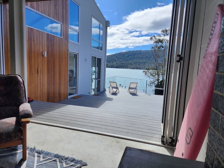 ‘Tides’ - Architecturally-designed Holiday Home - Tasmania