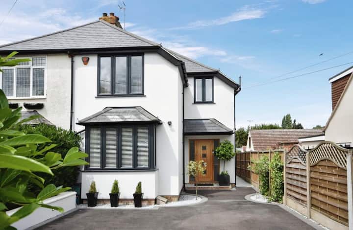 Beautiful Home In Brentwood - Chelmsford