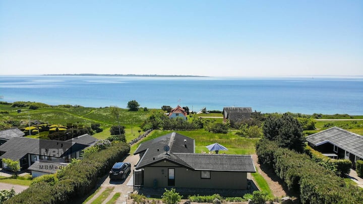 Hyggeligt Sommerhus Med Havudsigt - Denmark