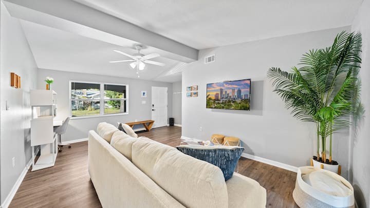 Quiet Cozy | Arcade, Air Hockey & More | Spacious! - Temple Terrace, FL