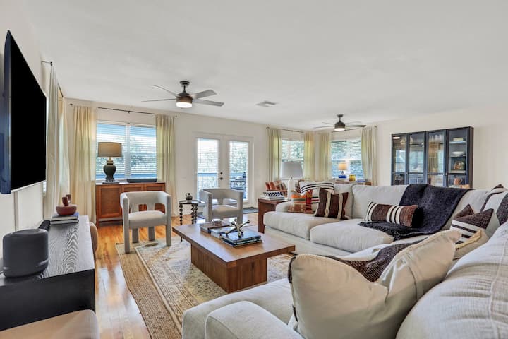 Stylish 4 Br Beach Retreat - Steps To The Ocean~ - Vilano Beach, FL