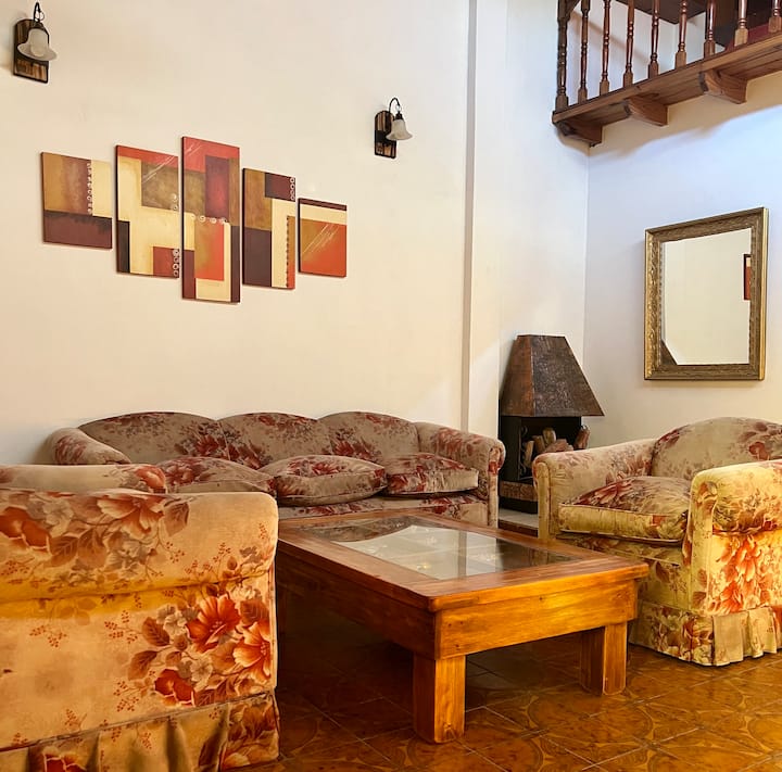 Apartamento Duplex Completo Con Balcón Y Cochera - Bella Vista