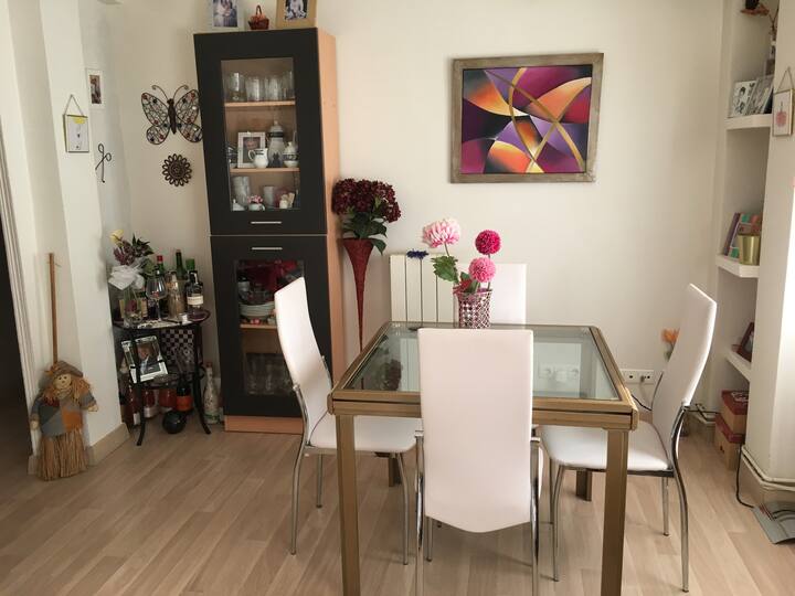 Habitación Acogedora Para Tu Estancia En Zaragoza - Zaragoza