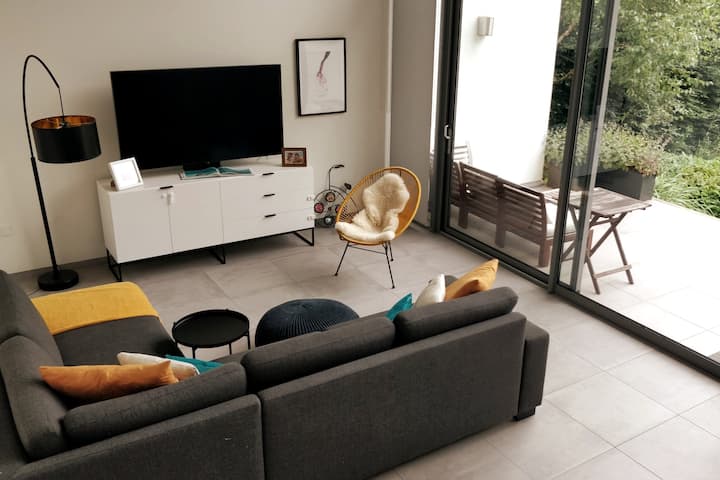 Spacious Family House With Free Parking! - Best