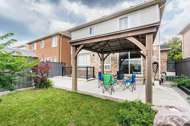Garden 2 Br Apt -Free Parking/wifi/laundry/workstn - Brampton