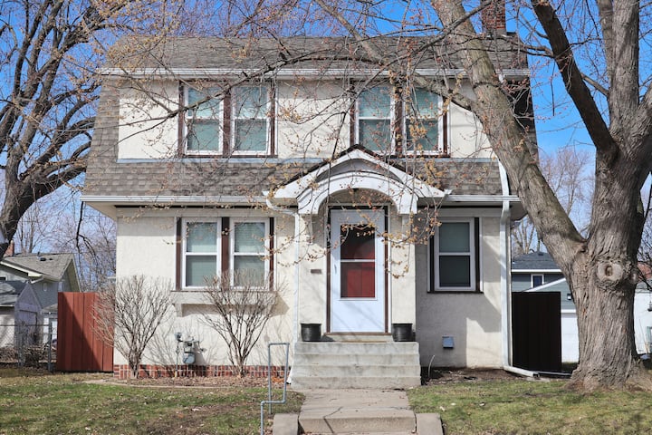 Entire 2 Bedroom House In St. Paul - Fort Snelling State Park, St Paul