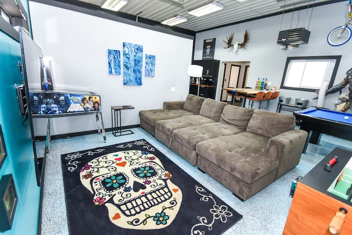 Ultimate Gamers Retreat, Arcade, Pool & Hot Tubs - Carleton Place