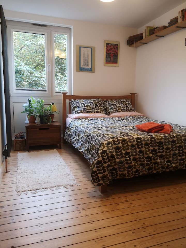 Beautiful Room In East London Home. - Whitehall