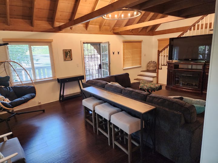 Fairy Forest Cabin - Walk To Lake, Dog-friendly - San Bernardino, CA