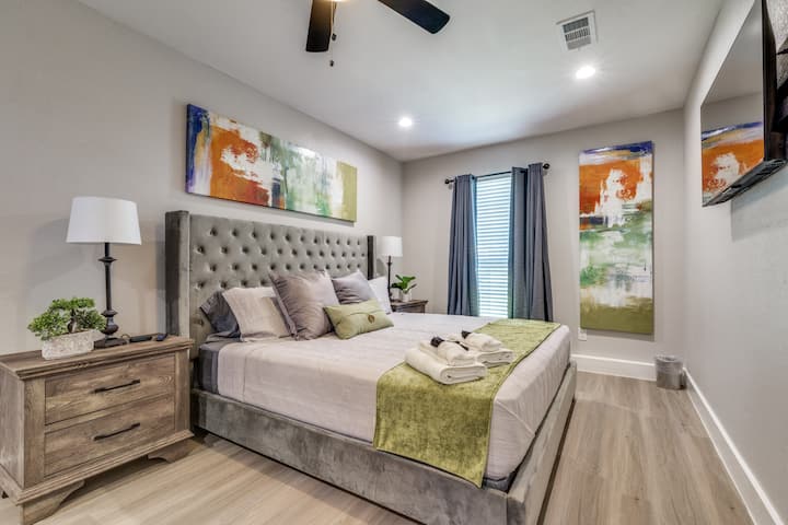The Modern Manor - Mesquite, TX