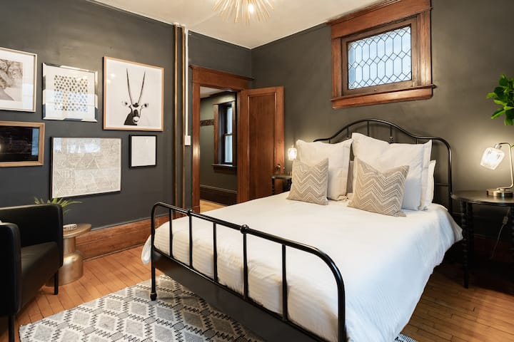 Chic Bachelor/ 1 Bath Suite In Osborne Village - Winnipeg
