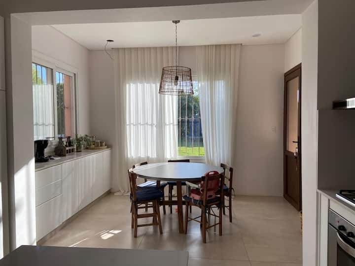 Casa Amplia Y Luminosa - San Antonio de Areco