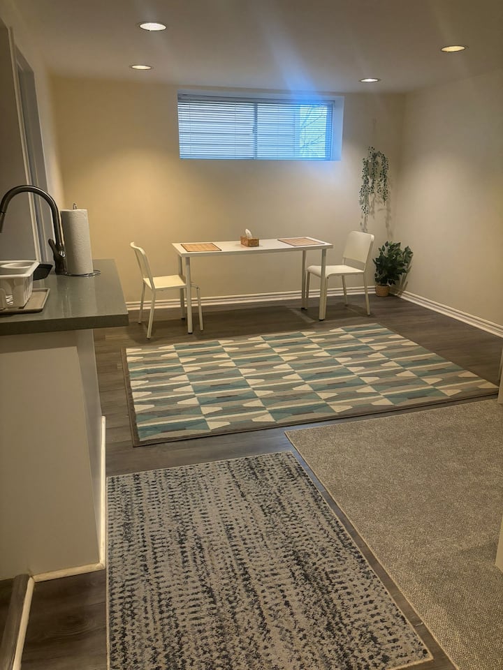 Private Spacious Basement Unit With Parking - Vaughan
