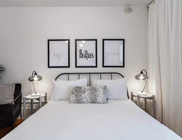 Cozy Updated Bachelor/1 Bath In Osborne Village - Winnipeg