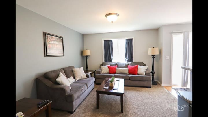 Home For Vandals- 3 Bed, 2.5 Bath - Moscow, ID