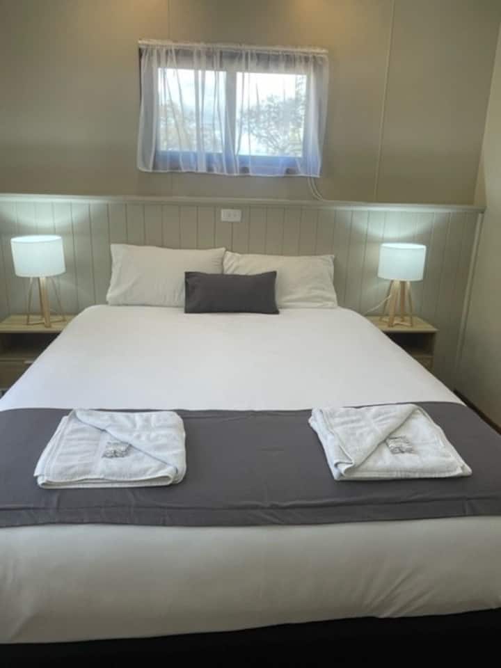 Dog Friendly 1-bedroom Cabin - Penola