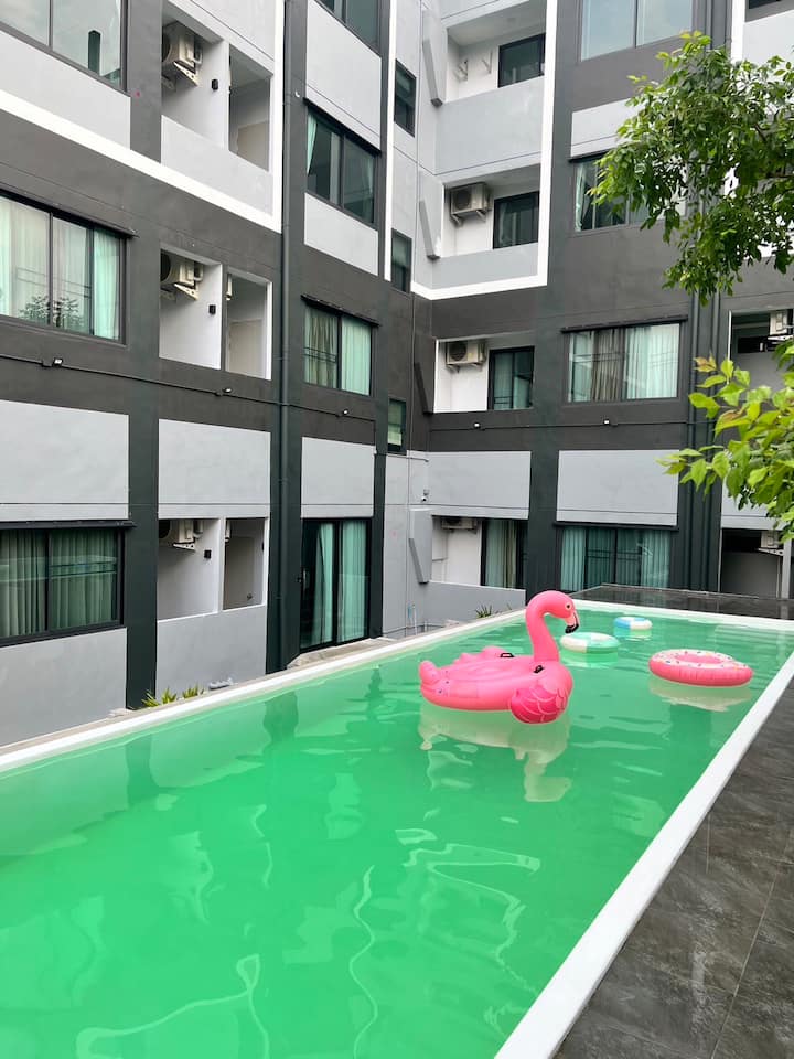 Pool Villa Ramkhamhaeng 14 ชั้น3 (8ห้องนอน) - Bangkok