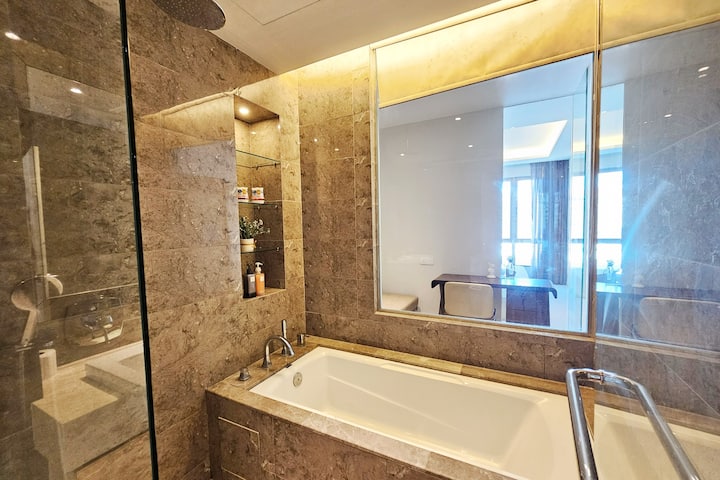 Dorsett Premium Suite | Bathtub & Netflix Roofpool - Petaling Jaya