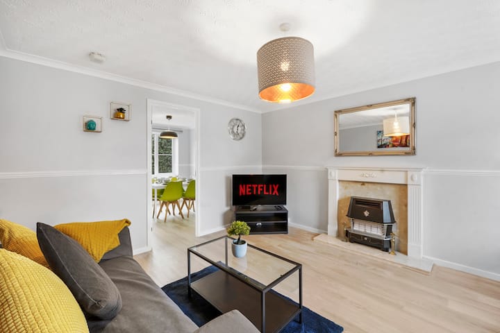 Lovely 3 Bed Detached - Parking - イギリス ベドフォード