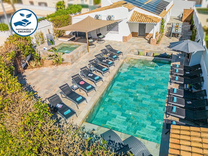 Beachside Bliss: 4-bed Villa W/ Heatable Pool - Albufeira