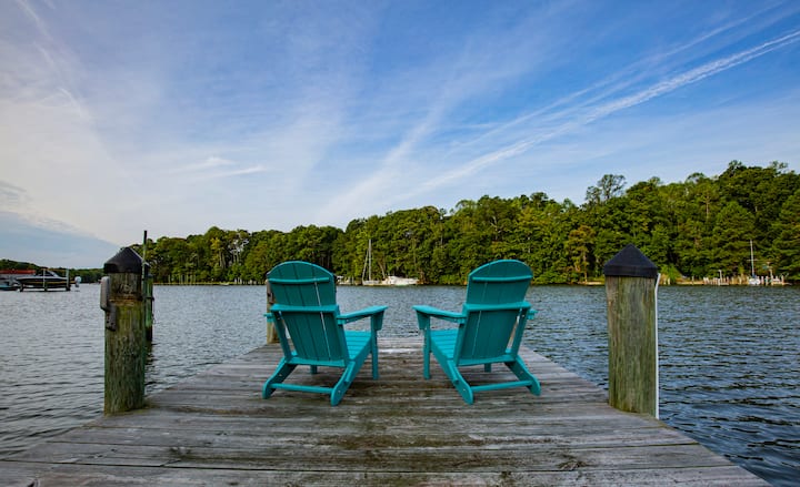 Charming Waterfront Retreat W/ Private Dock - Lusby, MD