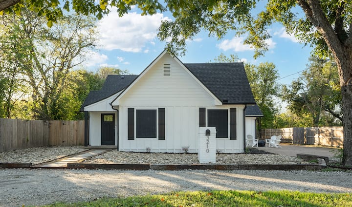 The Joy House In Waco, Tx! "Charming 1934 Cottage" - Waco, TX