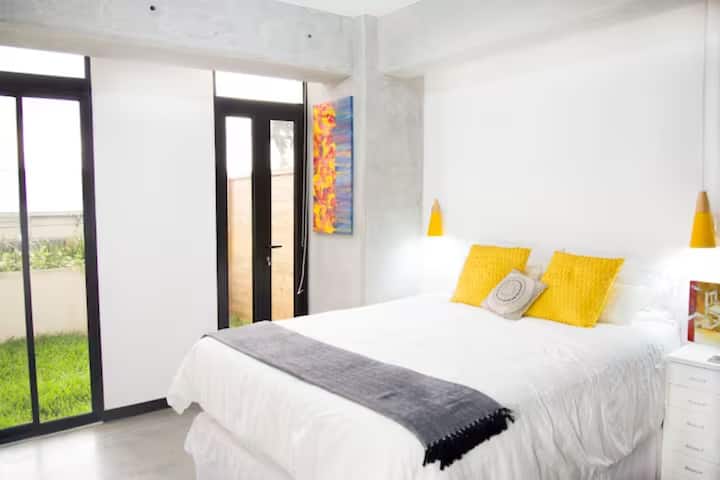 Acogedor Apartamento En Zona 10 - Guatemala City