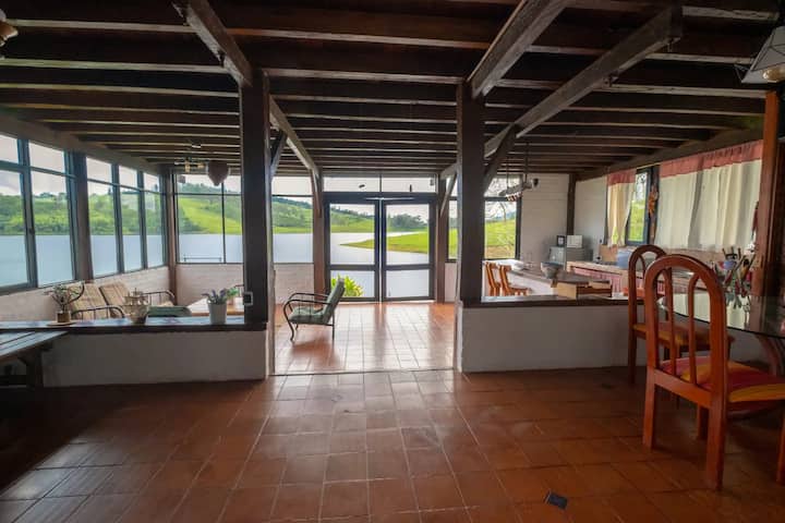Oasis Junto Al Lago: Muelle & Pet Friendly - Calima