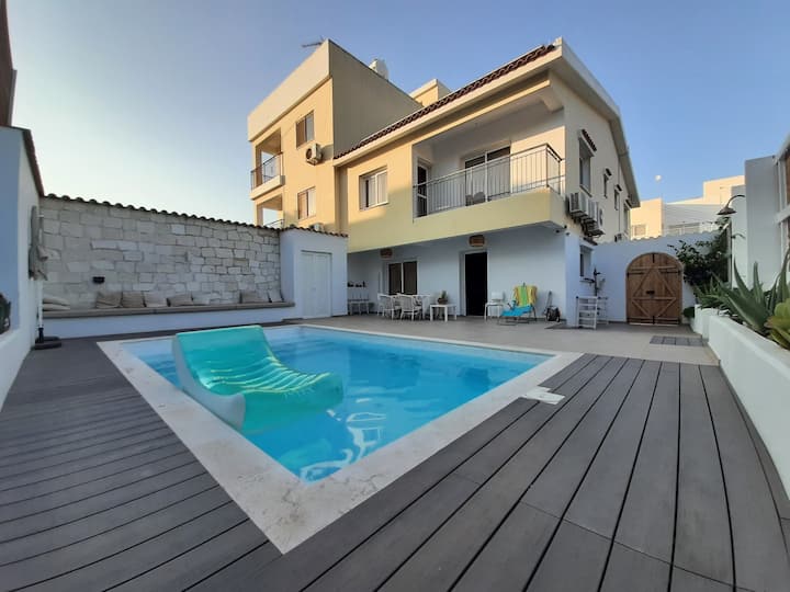 Eco Friendly Spacious Villa - Ларнака