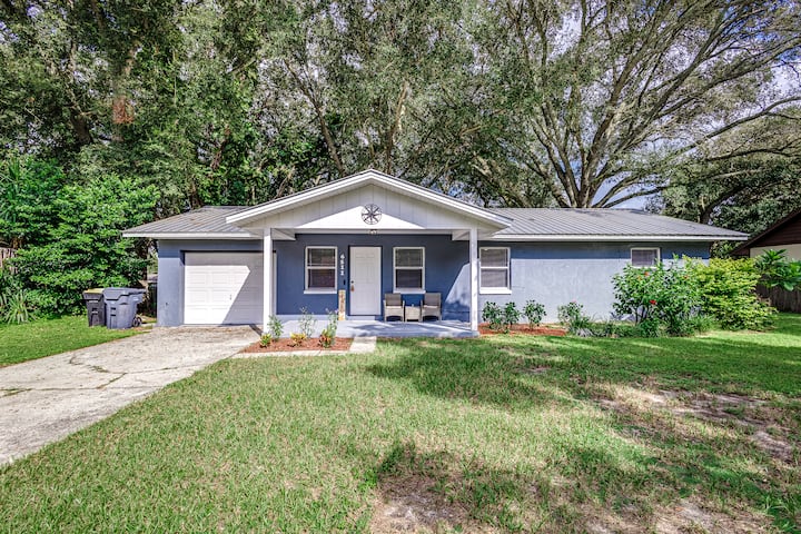 3 Bedroom House In Lakeland | 15 Min From Downtown - Lakeland, FL