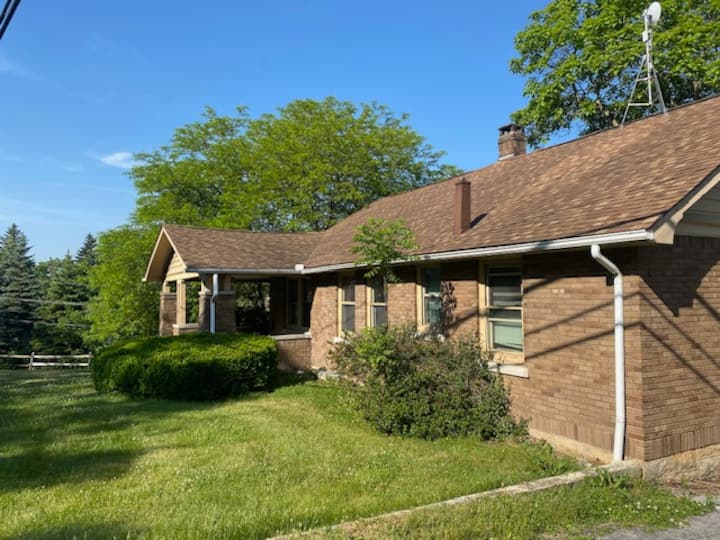 5-bedroom, 2 Bath, Furnished - Altoona, PA