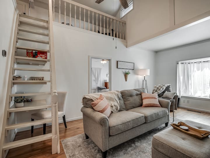 Charming 2 Bedroom Plus Loft Near Ou - Norman, OK