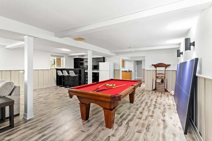 Hot Tub ~Pool Table ~Firepit ~Bbq - Caledon, ON, Canada