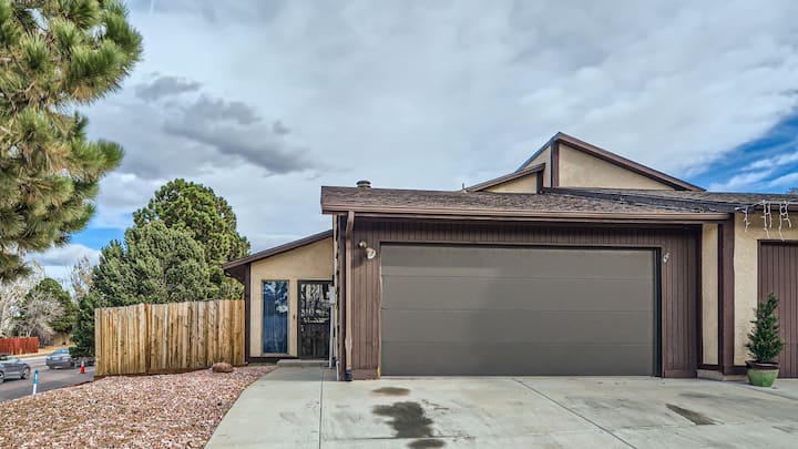 2 Bd/2ba/2 Car Garage W/patio *31 Day Min *No Str - Colorado Springs
