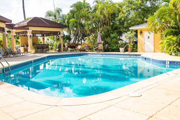 3 Bdrm Penthouse On 7 Mile Beach - West Bay