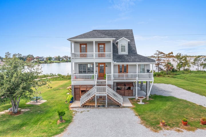Waterfront 4 Bedroom Home - Lake Charles, LA