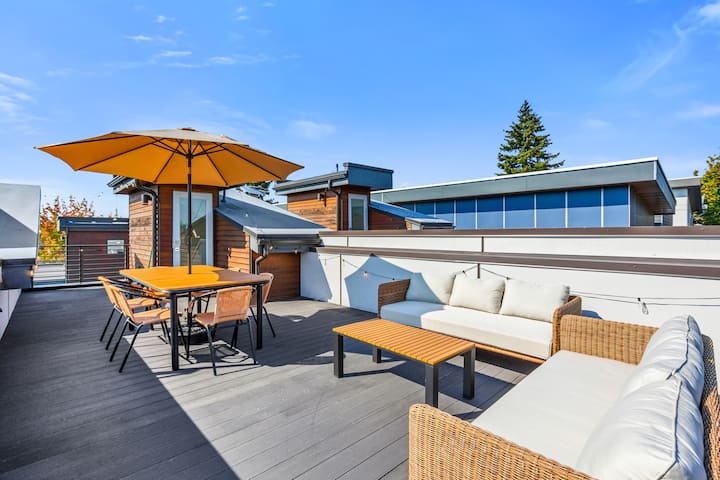 Chic Fremont Townhome With Rooftop Deck & Parking - View Ridge - Seattle