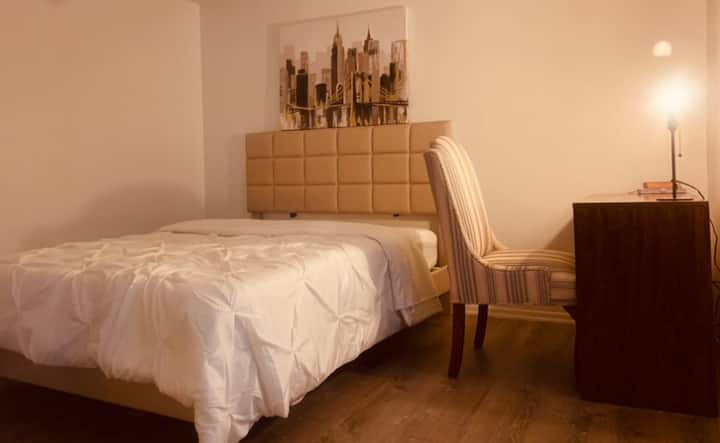 Home Away From Yours. Very Cozy And Spacious. - Middletown, CT