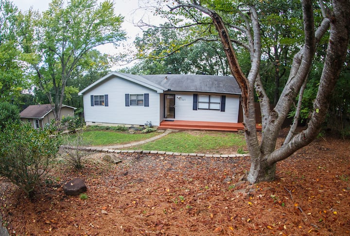 Stylish Family & Group Home Near Uofa And Trails - Fayetteville, AR