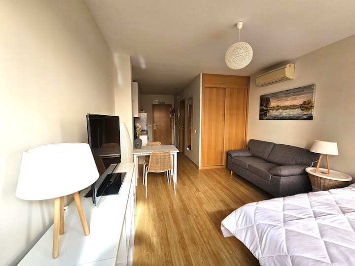 Nice Studio For 2 - Metro Stop At 500m - Madrid