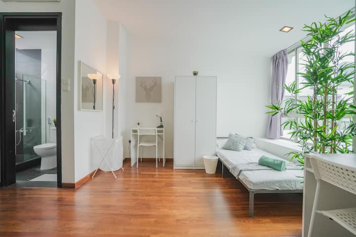 City Escape- Dual-level Tyrwhitt 3br - Singapore