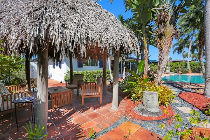 4 Miles To Downtown Backyard 2 Miles To Beach. - Naples, FL