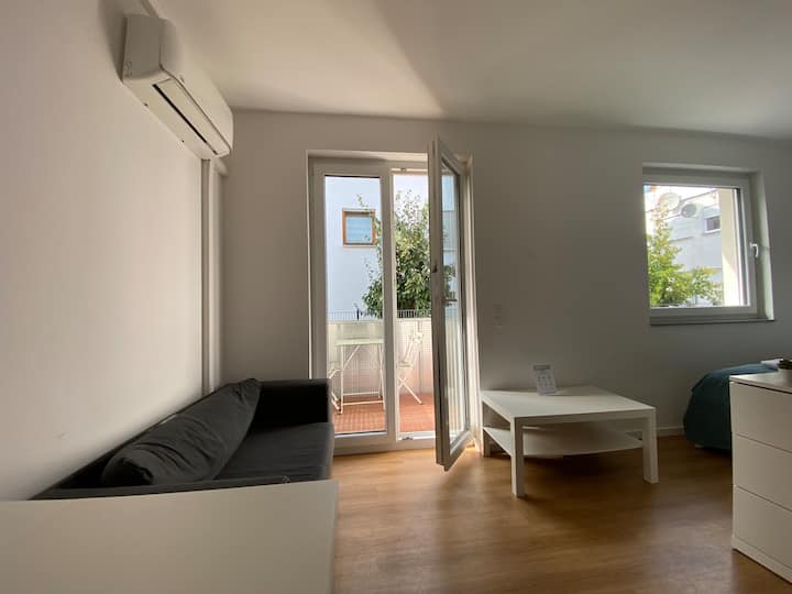 Homely Studio With Balcony - Mörfelden-Walldorf