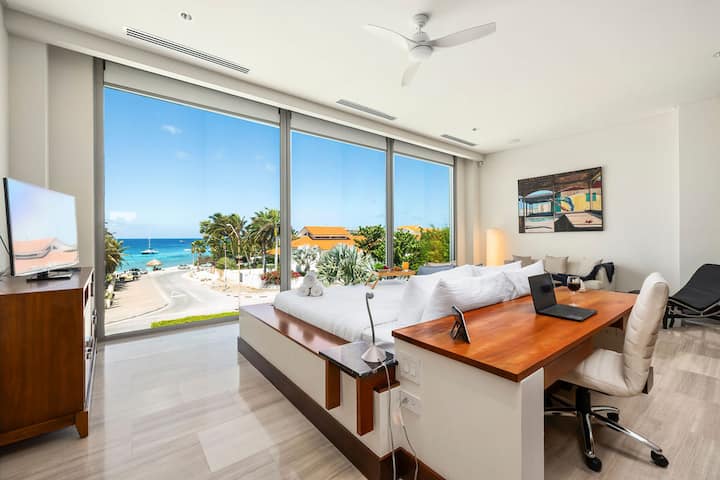 New Luxury 4br Beachfront Villa W/ Infinity Pool - Aruba