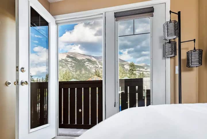 Cozy, Child-friendly Canmore Mountain Condo - Canmore