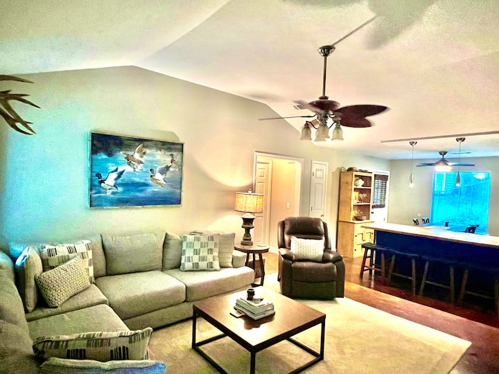 Charming Cottage - Oxford, MS